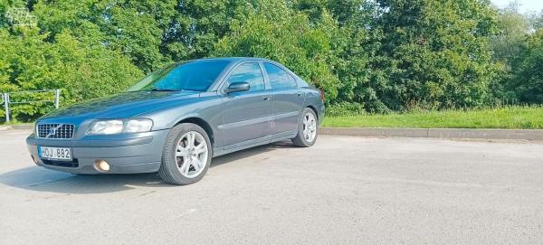 Pelēks Volvo S60 2004 Kupiškis, ar dzinēja tilpumu 2.40 L un nobraukumu 350 tūkst. km par 1550 €, foto 2 vietnē AUTOMOTO.COM.LV