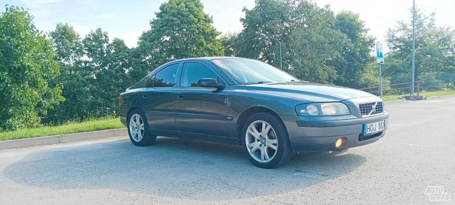 Pelēks Volvo S60 2004 Kupiškis, ar dzinēja tilpumu 2.40 L un nobraukumu 350 tūkst. km par 1550 €, foto 4 vietnē AUTOMOTO.COM.LV