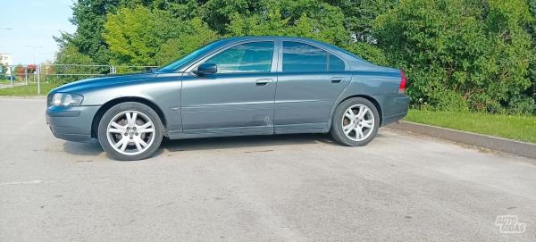 Pelēks Volvo S60 2004 Kupiškis, ar dzinēja tilpumu 2.40 L un nobraukumu 350 tūkst. km par 1550 €, foto 4 vietnē AUTOMOTO.COM.LV