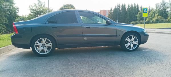 Pelēks Volvo S60 2004 Kupiškis, ar dzinēja tilpumu 2.40 L un nobraukumu 350 tūkst. km par 1550 €, foto 5 vietnē AUTOMOTO.COM.LV