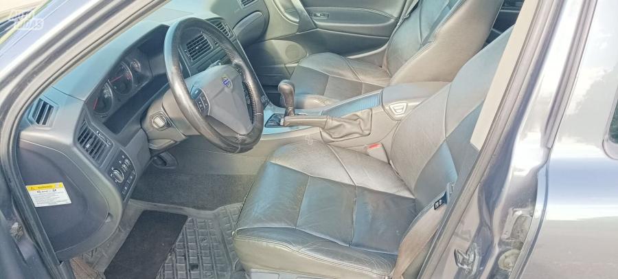 Pelēks Volvo S60 2004 Kupiškis, ar dzinēja tilpumu 2.40 L un nobraukumu 350 tūkst. km par 1550 €, foto 13 vietnē AUTOMOTO.COM.LV