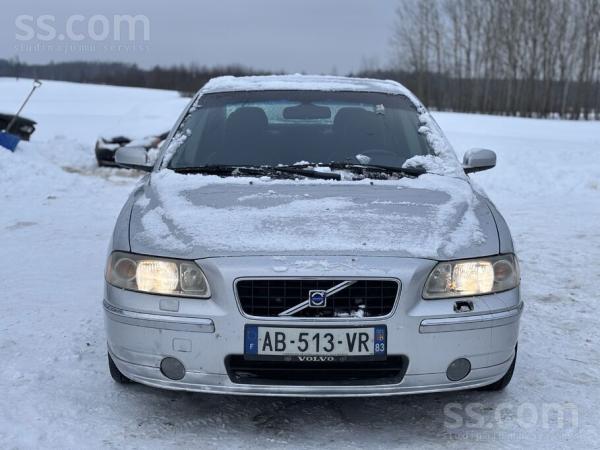 Серый Вольво С60 2004 в Даугавпилс, объемом двигателя 2.50 л и пробегом 339 тыс. км за 2200 €, фото 2 на AUTOMOTO.COM.LV