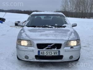 Pelēks Volvo S60 2004 Daugavpils, ar dzinēja tilpumu 2.50 L un nobraukumu 339 tūkst. km par 2200 €, foto 3 vietnē AUTOMOTO.COM.LV