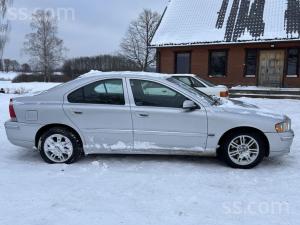 Pelēks Volvo S60 2004 Daugavpils, ar dzinēja tilpumu 2.50 L un nobraukumu 339 tūkst. km par 2200 €, foto 4 vietnē AUTOMOTO.COM.LV