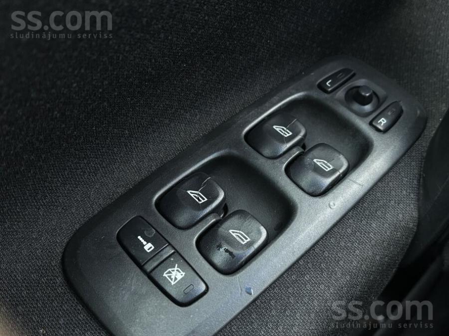 Pelēks Volvo S60 2004 Daugavpils, ar dzinēja tilpumu 2.50 L un nobraukumu 339 tūkst. km par 2200 €, foto 15 vietnē AUTOMOTO.COM.LV