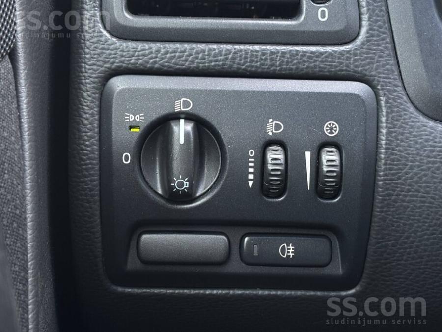 Pelēks Volvo S60 2004 Daugavpils, ar dzinēja tilpumu 2.50 L un nobraukumu 339 tūkst. km par 2200 €, foto 16 vietnē AUTOMOTO.COM.LV