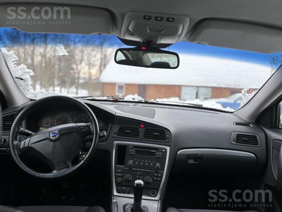 Pelēks Volvo S60 2004 Daugavpils, ar dzinēja tilpumu 2.50 L un nobraukumu 339 tūkst. km par 2200 €, foto 19 vietnē AUTOMOTO.COM.LV