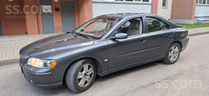Серый Вольво С60 2004 в Даугавпилс, объемом двигателя 2.40 л и пробегом 360 тыс. км за 1600 €, фото  на AUTOMOTO.COM.LV