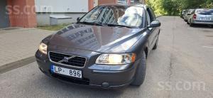Pelēks Volvo S60 2004 Daugavpils, ar dzinēja tilpumu 2.40 L un nobraukumu 360 tūkst. km par 1600 €, foto 3 vietnē AUTOMOTO.COM.LV