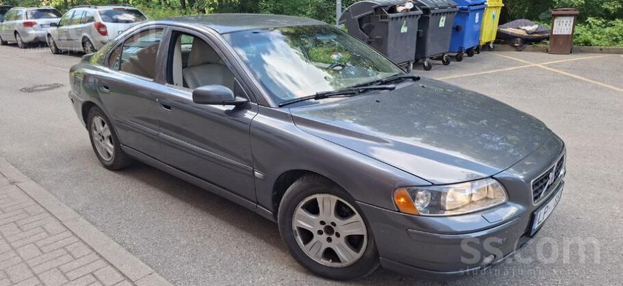 Pelēks Volvo S60 2004 Daugavpils, ar dzinēja tilpumu 2.40 L un nobraukumu 360 tūkst. km par 1600 €, foto 5 vietnē AUTOMOTO.COM.LV
