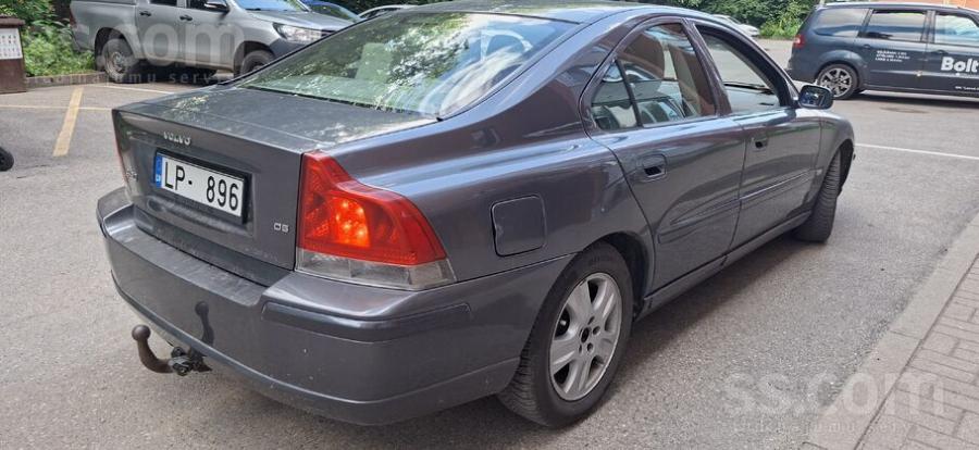 Pelēks Volvo S60 2004 Daugavpils, ar dzinēja tilpumu 2.40 L un nobraukumu 360 tūkst. km par 1600 €, foto 7 vietnē AUTOMOTO.COM.LV
