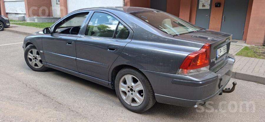 Pelēks Volvo S60 2004 Daugavpils, ar dzinēja tilpumu 2.40 L un nobraukumu 360 tūkst. km par 1600 €, foto 9 vietnē AUTOMOTO.COM.LV
