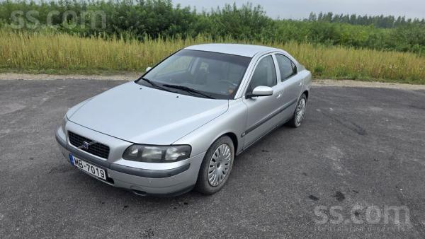 Grey Volvo S60 2004 in Jelgava, with an engine capacity of 2.40 L and mileage of 336 thousand km for 1390 €, photo 1 on AUTOMOTO.COM.LV