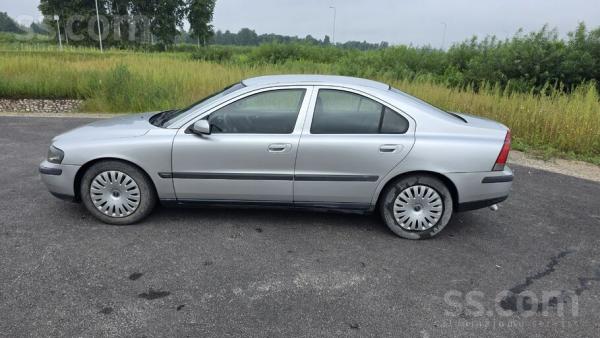 Grey Volvo S60 2004 in Jelgava, with an engine capacity of 2.40 L and mileage of 336 thousand km for 1390 €, photo 3 on AUTOMOTO.COM.LV