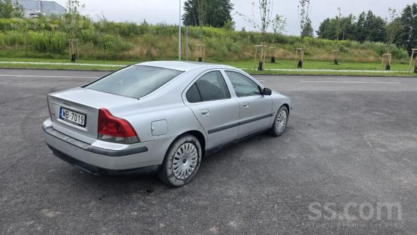 Grey Volvo S60 2004 in Jelgava, with an engine capacity of 2.40 L and mileage of 336 thousand km for 1390 €, photo 6 on AUTOMOTO.COM.LV