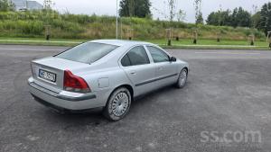 Pelēks Volvo S60 2004 Jelgava, ar dzinēja tilpumu 2.40 L un nobraukumu 336 tūkst. km par 1390 €, foto 7 vietnē AUTOMOTO.COM.LV