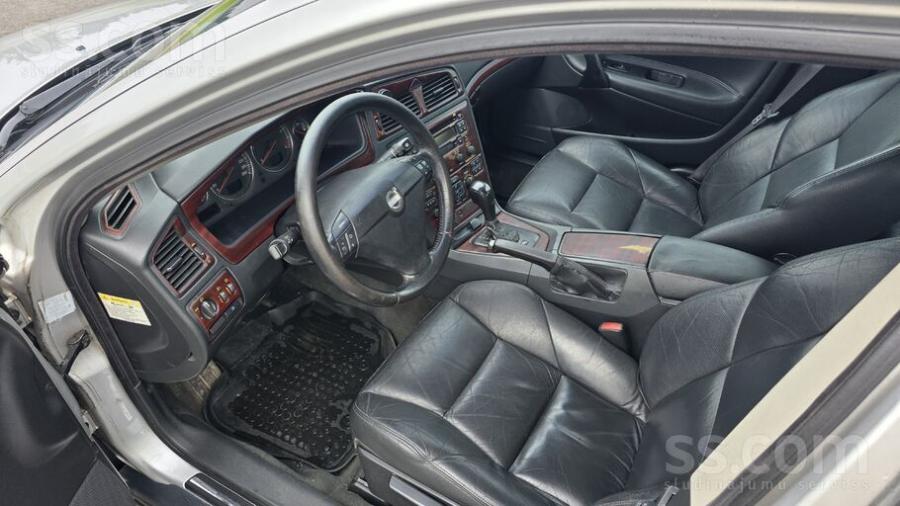 Pelēks Volvo S60 2004 Jelgava, ar dzinēja tilpumu 2.40 L un nobraukumu 336 tūkst. km par 1390 €, foto 9 vietnē AUTOMOTO.COM.LV