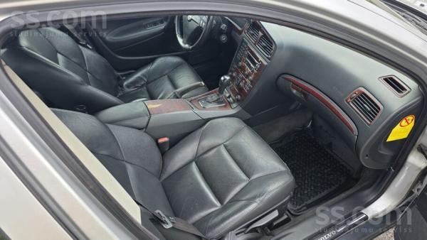 Grey Volvo S60 2004 in Jelgava, with an engine capacity of 2.40 L and mileage of 336 thousand km for 1390 €, photo 9 on AUTOMOTO.COM.LV