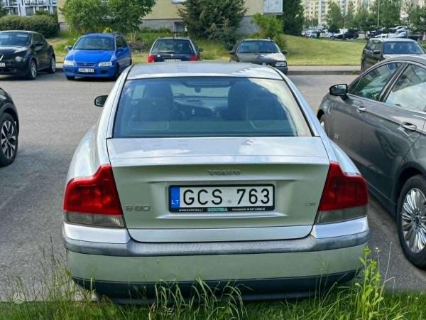 Серый Вольво С60 2004 в Вильнюс, объемом двигателя 2.40 л и пробегом 446 тыс. км за 700 €, фото 4 на AUTOMOTO.COM.LV