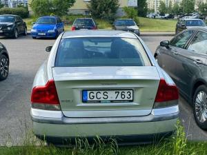 Pelēks Volvo S60 2004 Viļņa, ar dzinēja tilpumu 2.40 L un nobraukumu 446 tūkst. km par 700 €, foto 5 vietnē AUTOMOTO.COM.LV