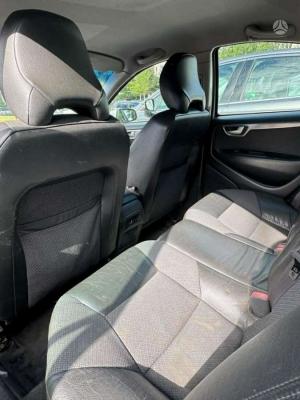 Pelēks Volvo S60 2004 Viļņa, ar dzinēja tilpumu 2.40 L un nobraukumu 446 tūkst. km par 700 €, foto 9 vietnē AUTOMOTO.COM.LV
