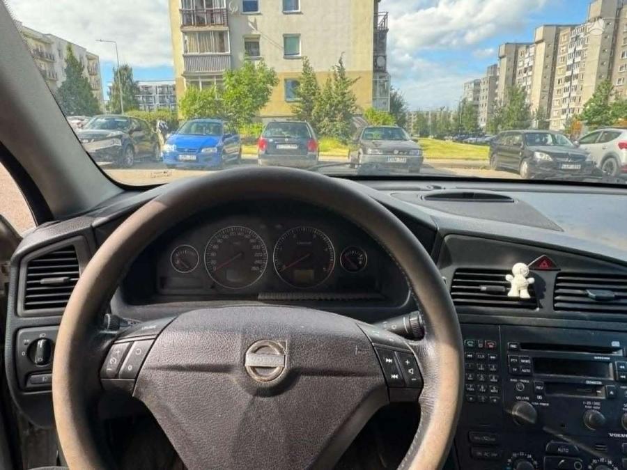 Pelēks Volvo S60 2004 Viļņa, ar dzinēja tilpumu 2.40 L un nobraukumu 446 tūkst. km par 700 €, foto 11 vietnē AUTOMOTO.COM.LV