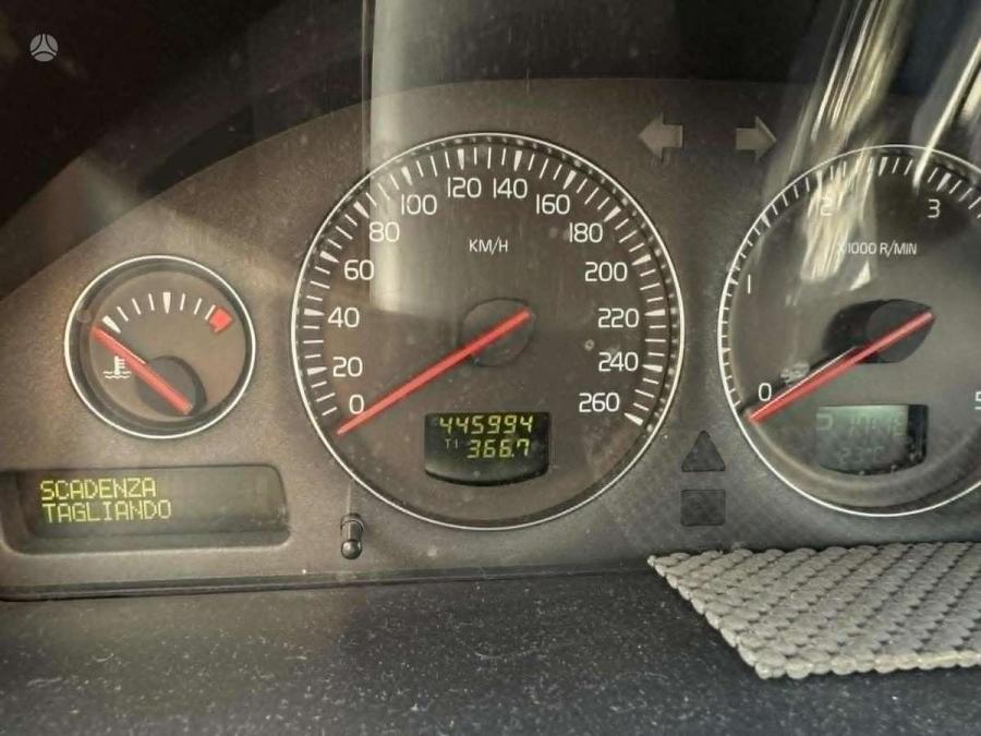 Pelēks Volvo S60 2004 Viļņa, ar dzinēja tilpumu 2.40 L un nobraukumu 446 tūkst. km par 700 €, foto 12 vietnē AUTOMOTO.COM.LV