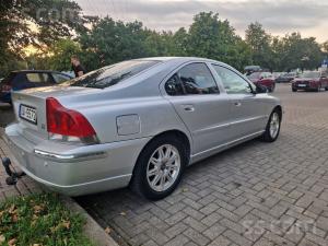 Grey Volvo S60 2004 in Riga, with an engine capacity of 2.40 L and mileage of 423 thousand km for 1300 €, photo 5 on AUTOMOTO.COM.LV