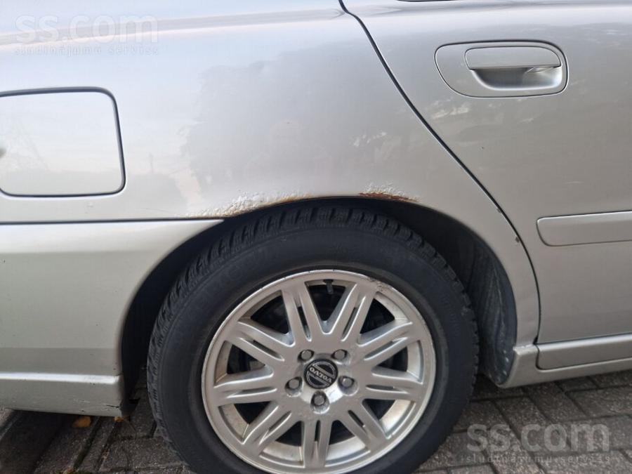 Grey Volvo S60 2004 in Riga, with an engine capacity of 2.40 L and mileage of 423 thousand km for 1300 €, photo 6 on AUTOMOTO.COM.LV
