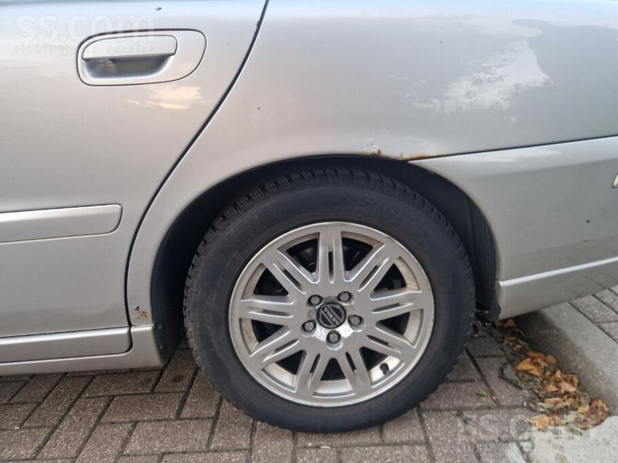 Grey Volvo S60 2004 in Riga, with an engine capacity of 2.40 L and mileage of 423 thousand km for 1300 €, photo 7 on AUTOMOTO.COM.LV