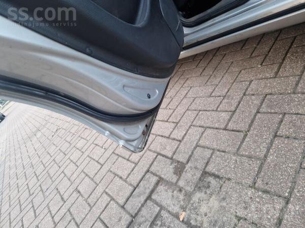 Grey Volvo S60 2004 in Riga, with an engine capacity of 2.40 L and mileage of 423 thousand km for 1300 €, photo 8 on AUTOMOTO.COM.LV