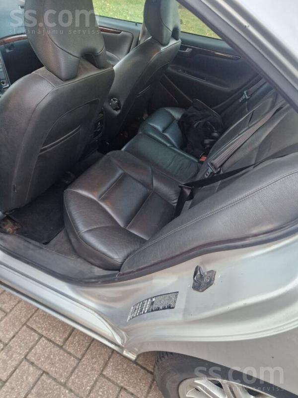Grey Volvo S60 2004 in Riga, with an engine capacity of 2.40 L and mileage of 423 thousand km for 1300 €, photo 9 on AUTOMOTO.COM.LV