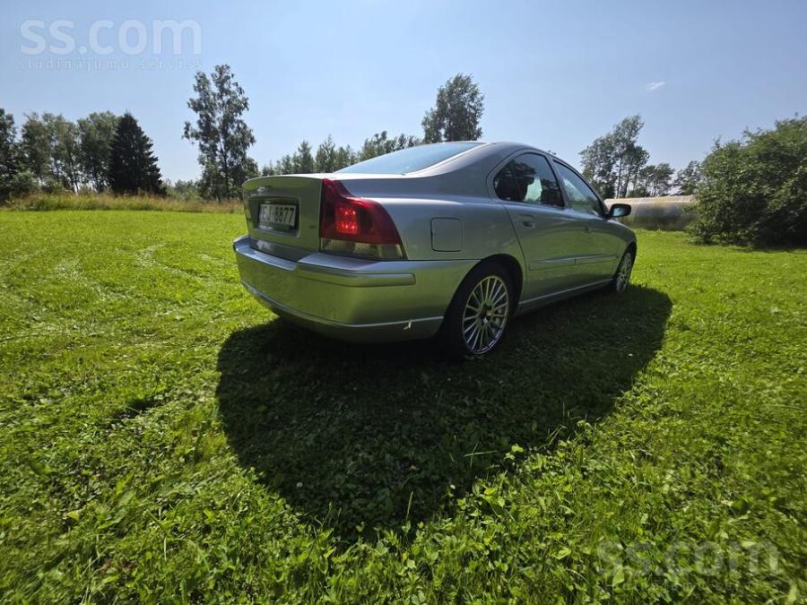 Grey Volvo S60 2004 in Riga, with an engine capacity of 2.40 L and mileage of 0 thousand km for 1000 €, photo 6 on AUTOMOTO.COM.LV