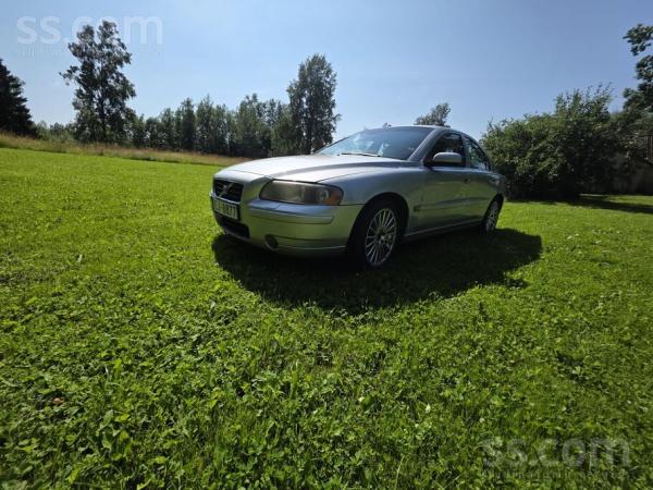 Pelēks Volvo S60 2004 Rīga, ar dzinēja tilpumu 2.40 L un nobraukumu 0 tūkst. km par 1000 €, foto 3 vietnē AUTOMOTO.COM.LV