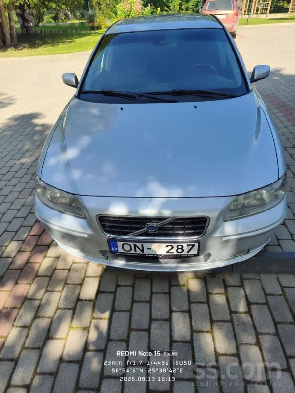 Pelēks Volvo S60 2004 Madona, ar dzinēja tilpumu 2.40 L un nobraukumu 411 tūkst. km par 1200 €, foto 1 vietnē AUTOMOTO.COM.LV