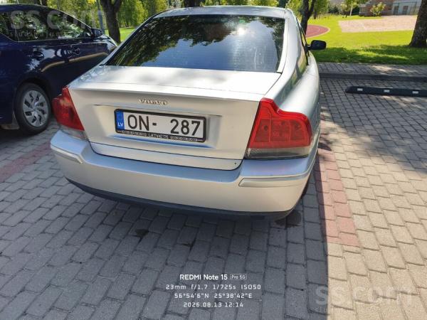 Pelēks Volvo S60 2004 Madona, ar dzinēja tilpumu 2.40 L un nobraukumu 411 tūkst. km par 1200 €, foto 4 vietnē AUTOMOTO.COM.LV