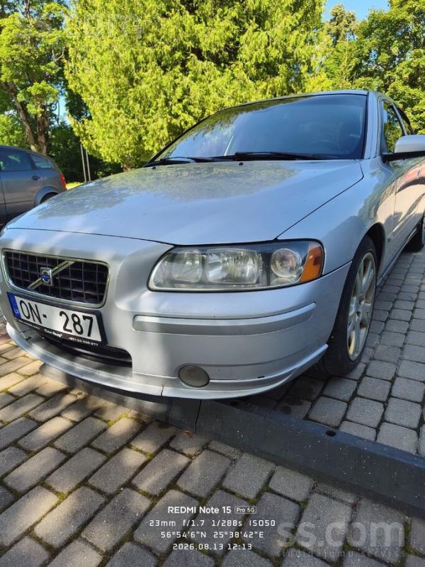 Pelēks Volvo S60 2004 Madona, ar dzinēja tilpumu 2.40 L un nobraukumu 411 tūkst. km par 1200 €, foto 5 vietnē AUTOMOTO.COM.LV