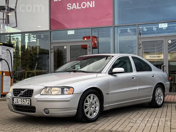 Grey Volvo S60 2004 in Riga, with an engine capacity of 2.40 L and mileage of 423 thousand km for 1790 €, photo 3 on AUTOMOTO.COM.LV