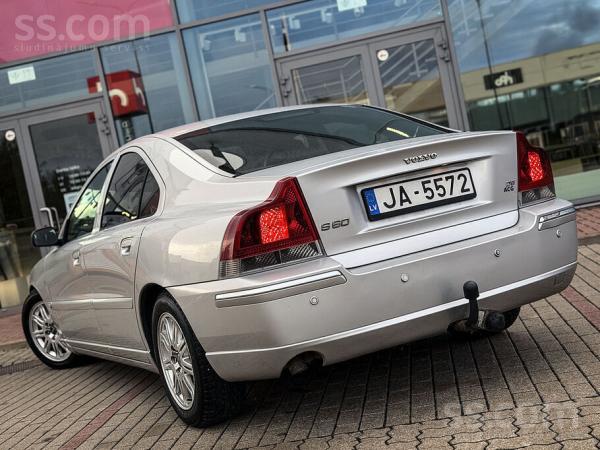 Grey Volvo S60 2004 in Riga, with an engine capacity of 2.40 L and mileage of 423 thousand km for 1790 €, photo 4 on AUTOMOTO.COM.LV