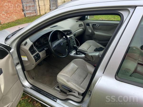 Pelēks Volvo S60 2004 Aizkraukle, ar dzinēja tilpumu 2.40 L un nobraukumu 335 tūkst. km par 2550 €, foto 5 vietnē AUTOMOTO.COM.LV