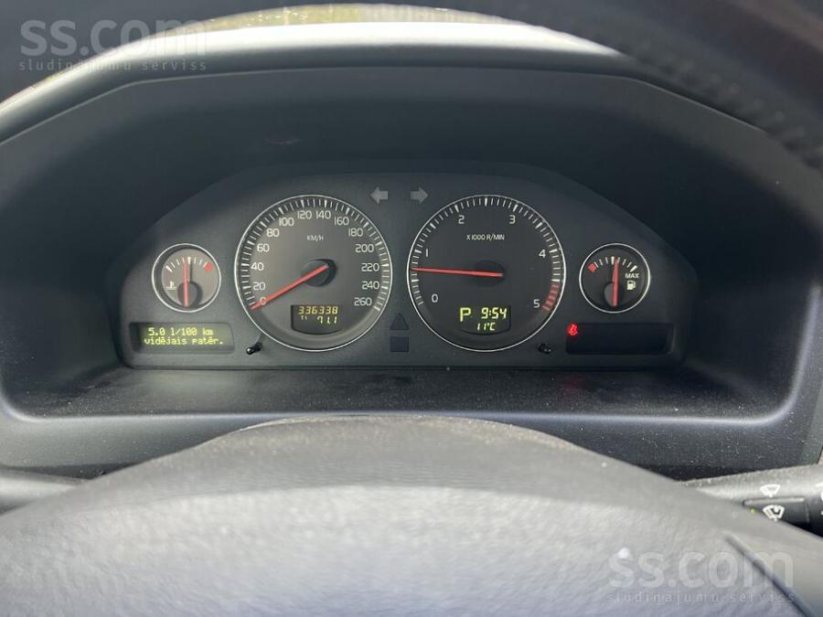 Grey Volvo S60 2004 in Aizkraukle, with an engine capacity of 2.40 L and mileage of 335 thousand km for 2550 €, photo 6 on AUTOMOTO.COM.LV