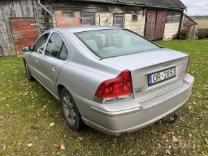 Grey Volvo S60 2004 in Aizkraukle, with an engine capacity of 2.40 L and mileage of 335 thousand km for 2550 €, photo 8 on AUTOMOTO.COM.LV