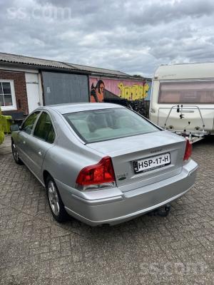 Grey Volvo S60 2004 in Aizkraukle, with an engine capacity of 2.40 L and mileage of 335 thousand km for 2550 €, photo 10 on AUTOMOTO.COM.LV