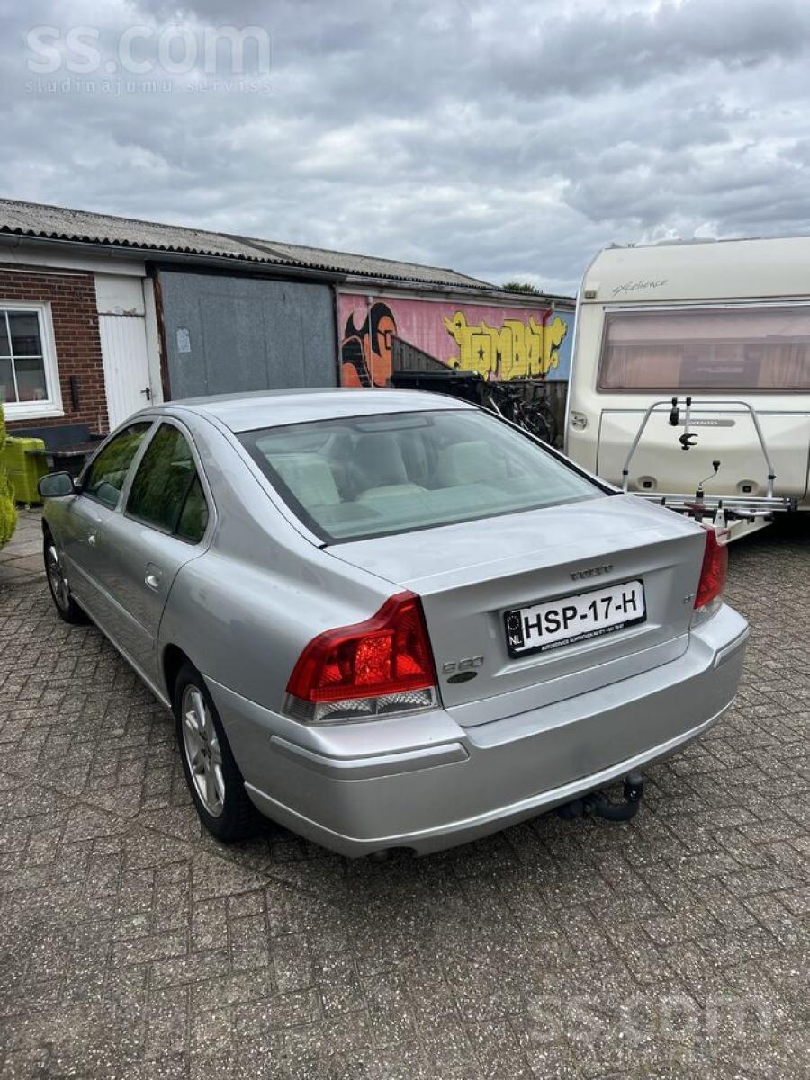 Grey Volvo S60 2004 in Aizkraukle, with an engine capacity of 2.40 L and mileage of 335 thousand km for 2550 €, photo 10 on AUTOMOTO.COM.LV