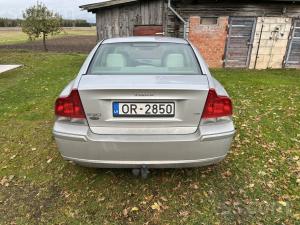 Grey Volvo S60 2004 in Aizkraukle, with an engine capacity of 2.40 L and mileage of 335 thousand km for 2550 €, photo 11 on AUTOMOTO.COM.LV