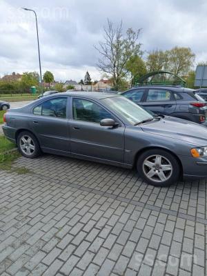Grey Volvo S60 2005 in Liepaja, with an engine capacity of 2.40 L and mileage of 309 thousand km for 4750 €, photo 5 on AUTOMOTO.COM.LV