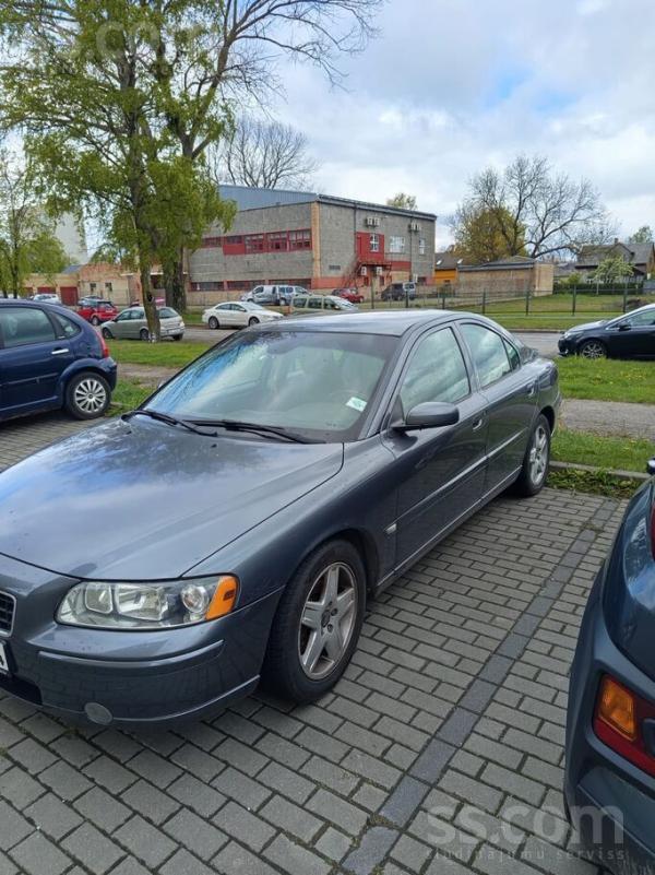 Pelēks Volvo S60 2005 Liepāja, ar dzinēja tilpumu 2.40 L un nobraukumu 309 tūkst. km par 4750 €, foto 6 vietnē AUTOMOTO.COM.LV