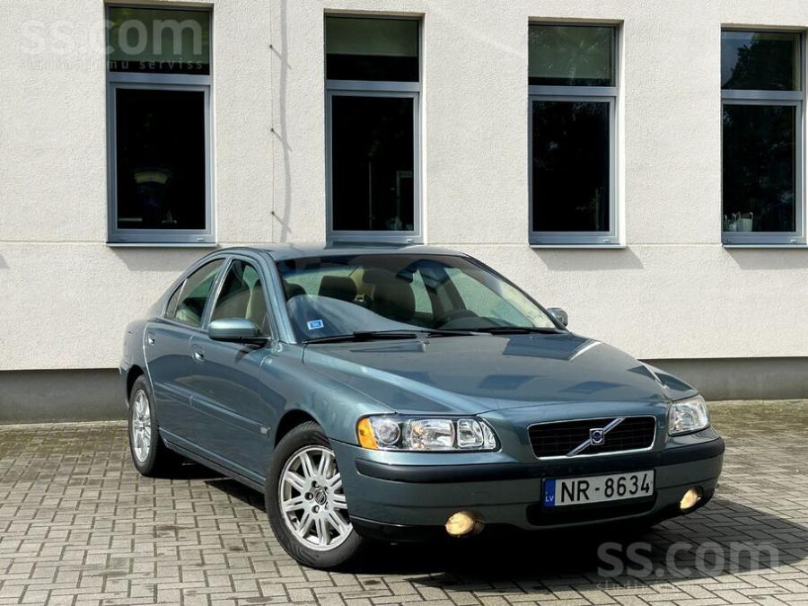 Grey Volvo S60 2005 in Jelgava, with an engine capacity of 2.40 L and mileage of 250 thousand km for 1850 €, photo 1 on AUTOMOTO.COM.LV