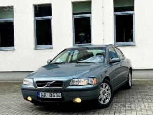 Grey Volvo S60 2005 in Jelgava, with an engine capacity of 2.40 L and mileage of 250 thousand km for 1850 €, photo 2 on AUTOMOTO.COM.LV