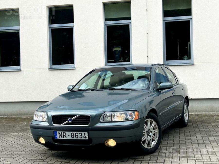 Grey Volvo S60 2005 in Jelgava, with an engine capacity of 2.40 L and mileage of 250 thousand km for 1850 €, photo 2 on AUTOMOTO.COM.LV